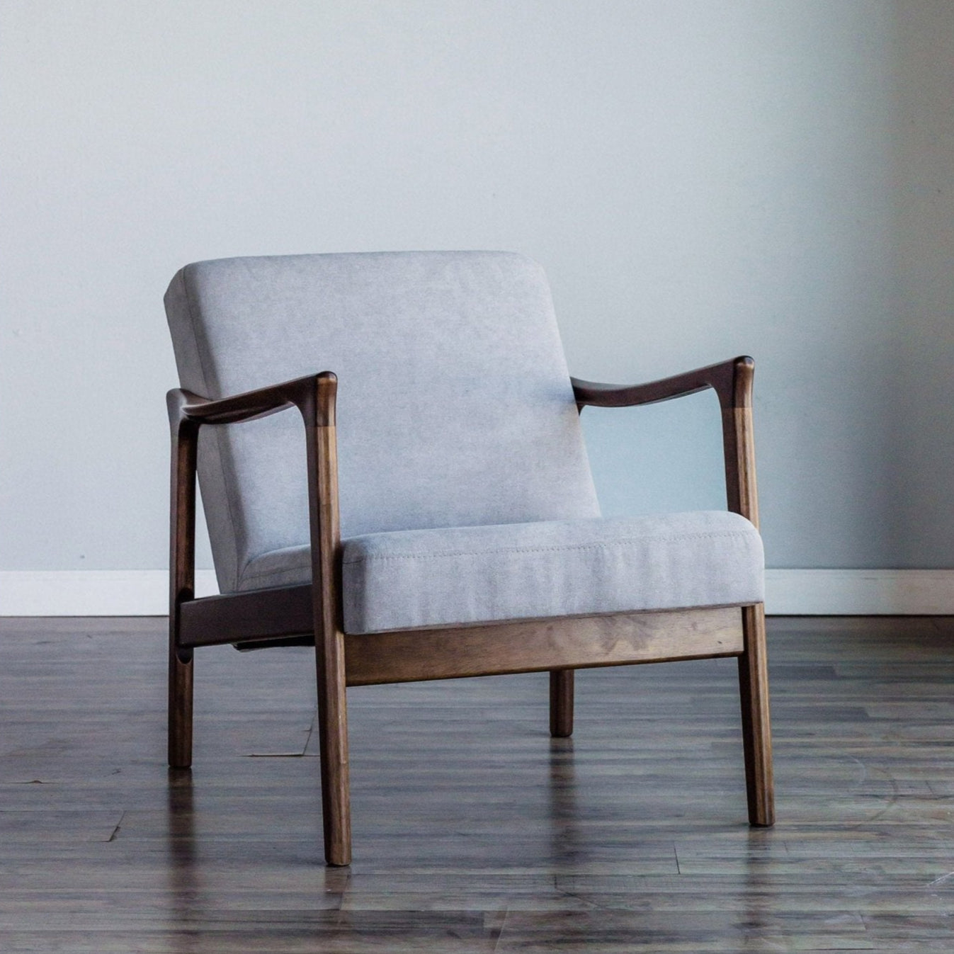 Zephyr Lounge Chair – Inspired Home