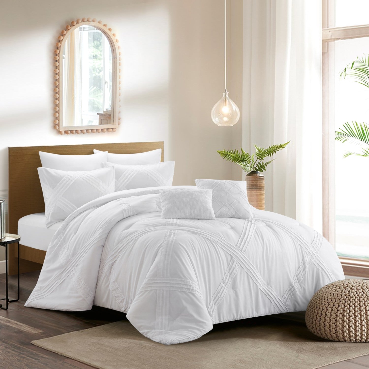 Sariyah Modern Comforter Set 2 Pillow Shams, 2 Decorative Pillows, 1 ...